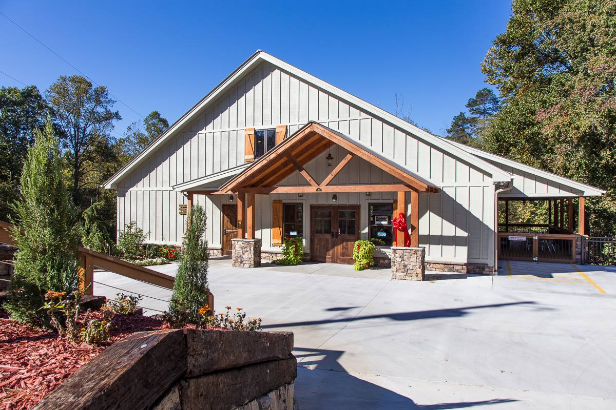 Roaring River Vineyards - Wine tasting & tour | Winetourism.com