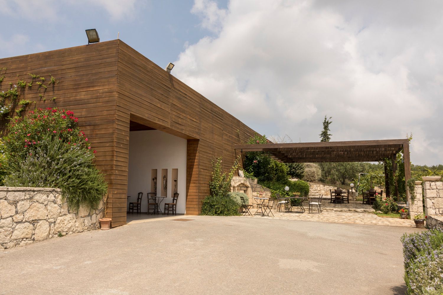 Lyrarakis winery - Winery in Central Greece | Winetourism.com