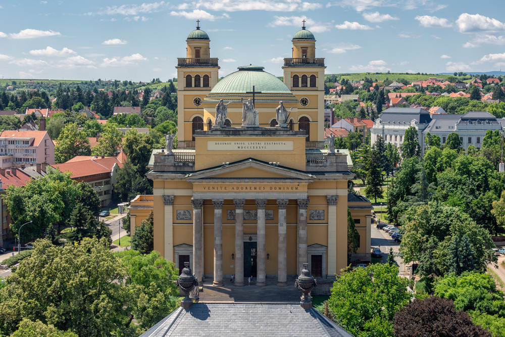 Eger Wine Region 2026: Baroque Wines & Culture | WineTourism.com