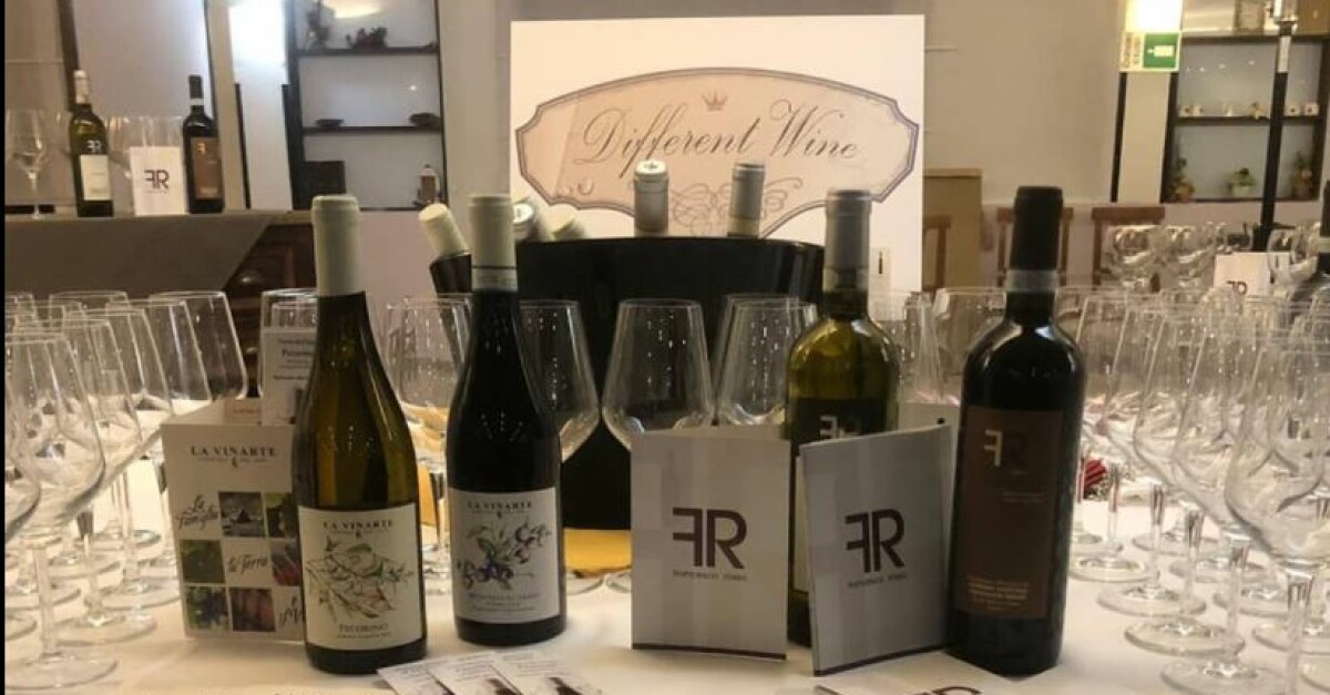 Expérience de dégustation de vins et de gâteaux au domaine viticole ...