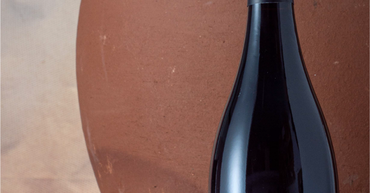 Discover the vibrant Tinto wine from Cella Vinaria Antiqua by Honrado ...