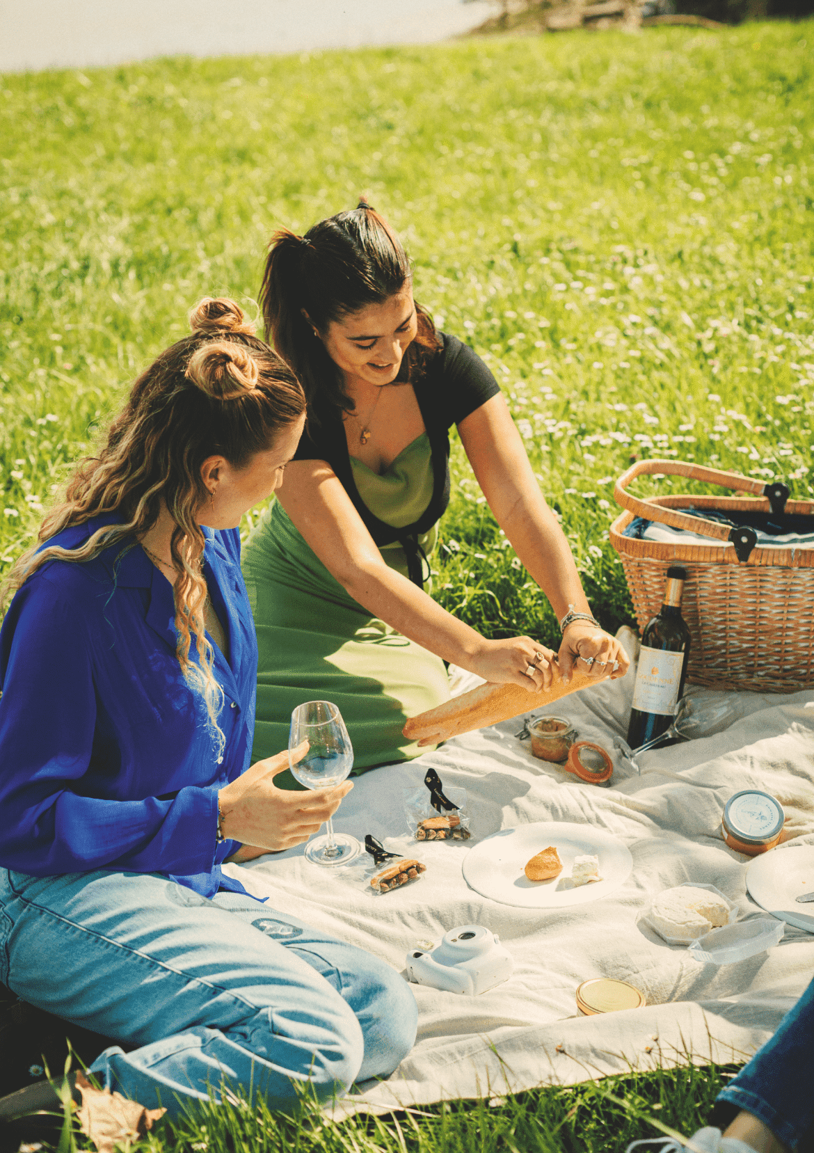Château Loudenne - Picnic in the Vineyard in Bordeaux | Winetourism.com